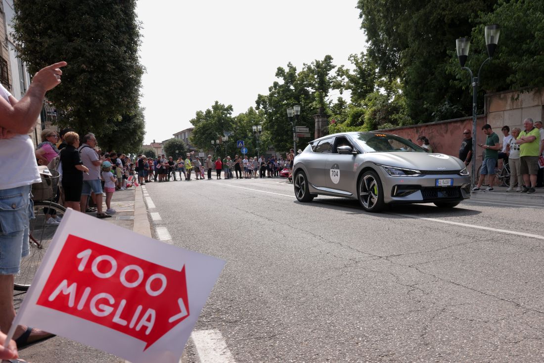 KIA EV6 GT COMPLETES THE MOST BEAUTIFUL RACE IN THE WORLD - Roadside ...
