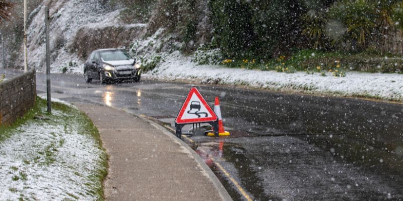 Essential Tips for Safe Driving in Ice and Snow - Corner Park Garage