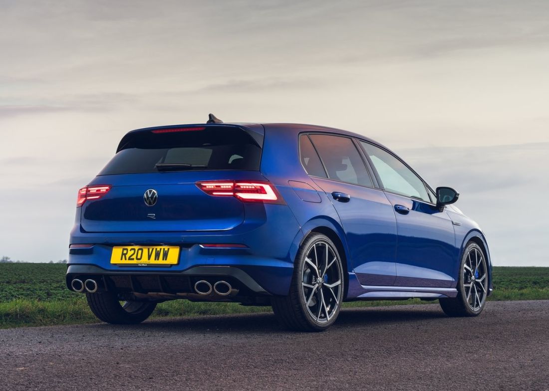 Mastering the Art of Driving Automatic Cars - Our Car Ltd