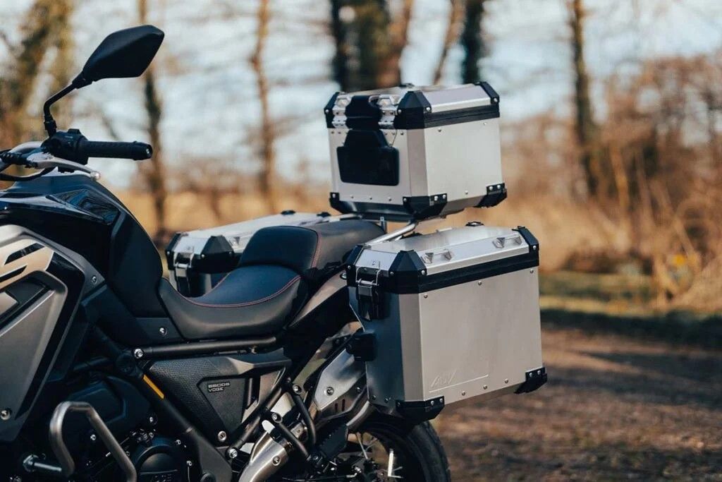 VOGE 650 DSX | A SUPERBIKE WAREHOUSE MOTORCYCLE REVIEW - BigMoto