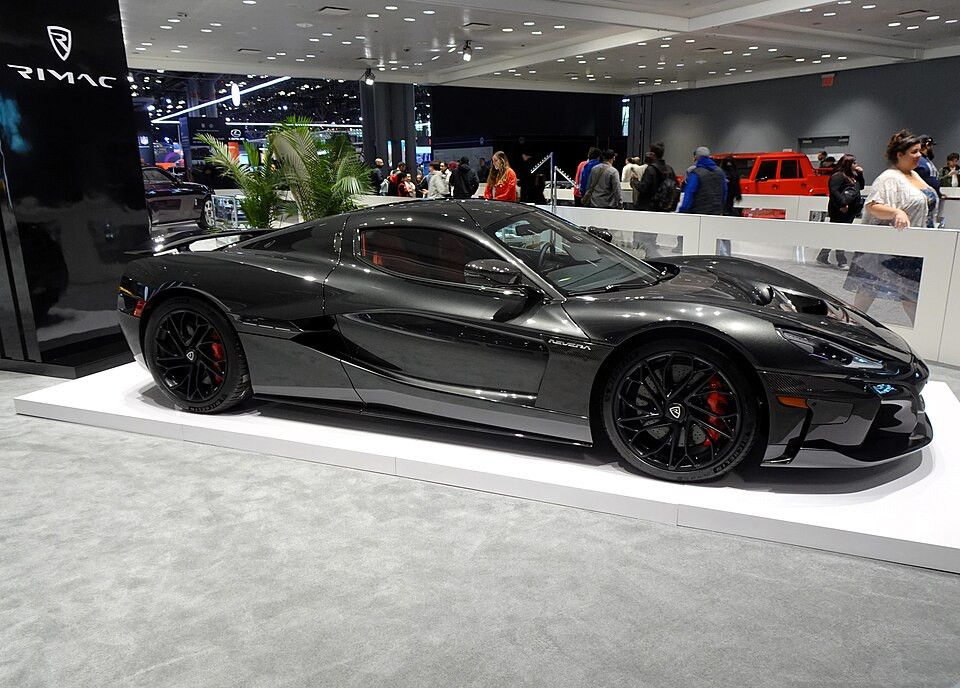 The Fastest Electric Cars in the World: How EVs are Breaking New Speed ...