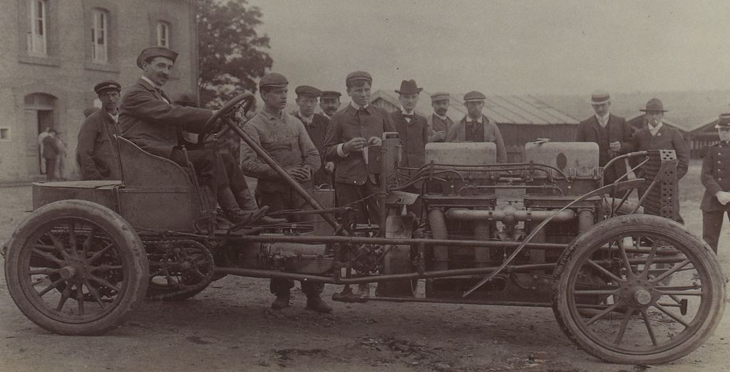 The First Car to Break 100 mph: A Record That Shocked the Early 1900s ...