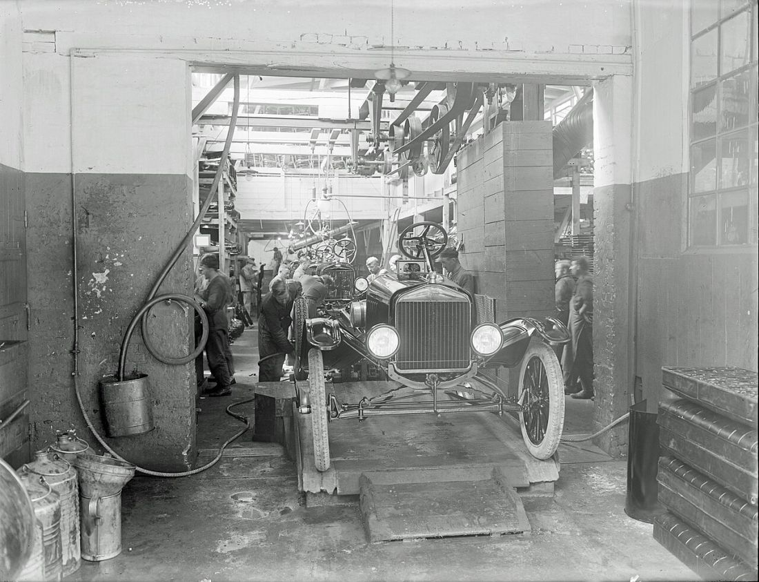How Ford’s Assembly Line Changed the World Forever - Dace Motor Group