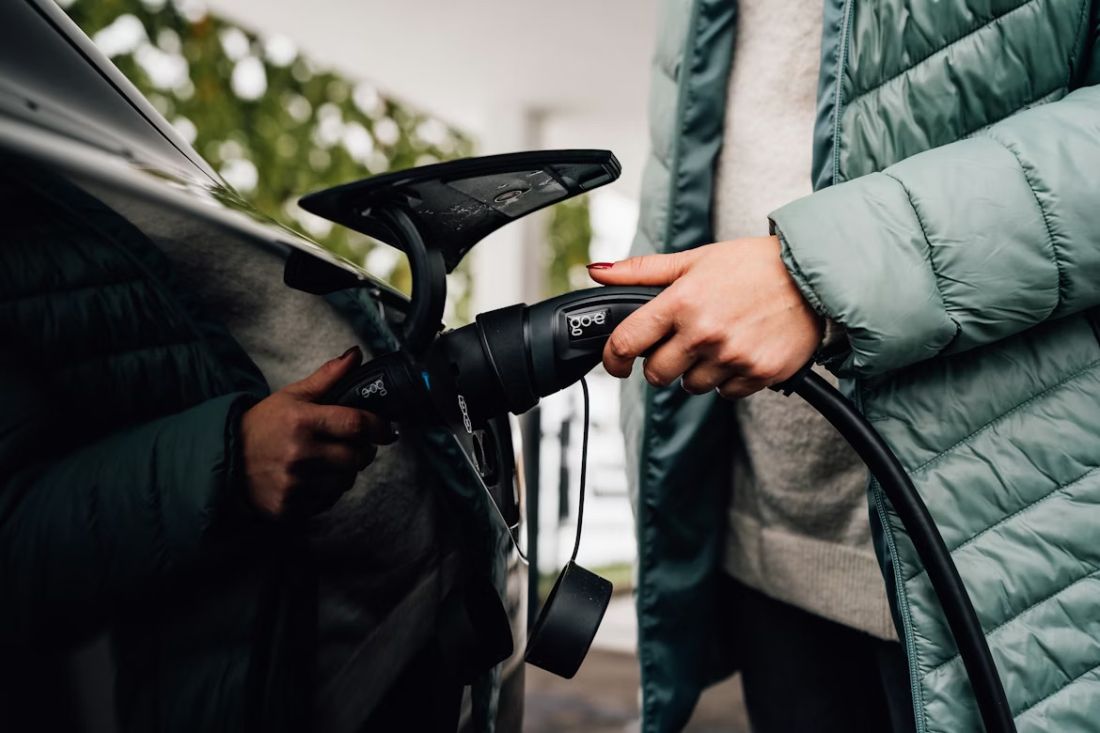 How Car Heating Works in EVs (And Why Range Drops in Winter) - Dace ...