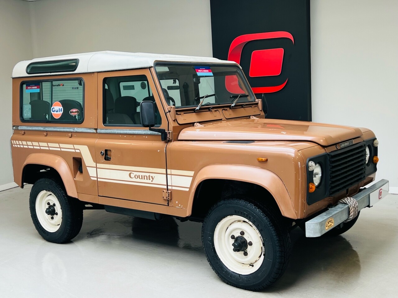 1986 Land Rover Defender 90 2.3 4cyl SW 3D 74 BHP