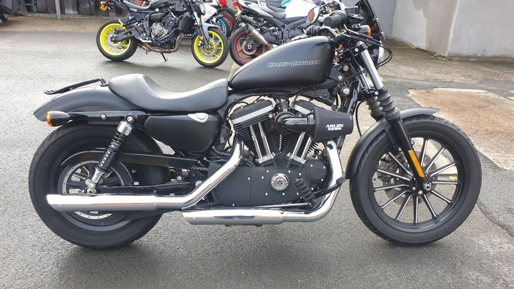 Harley Davidson 883 Iron Bobber