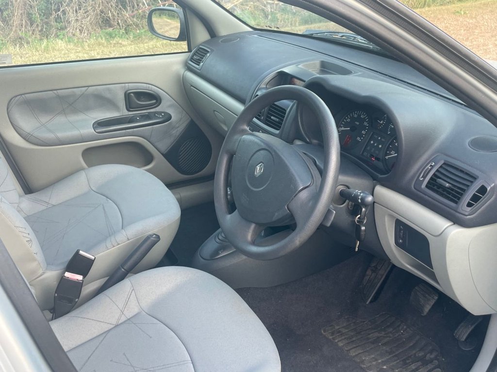 Renault Clio 2002 Interior