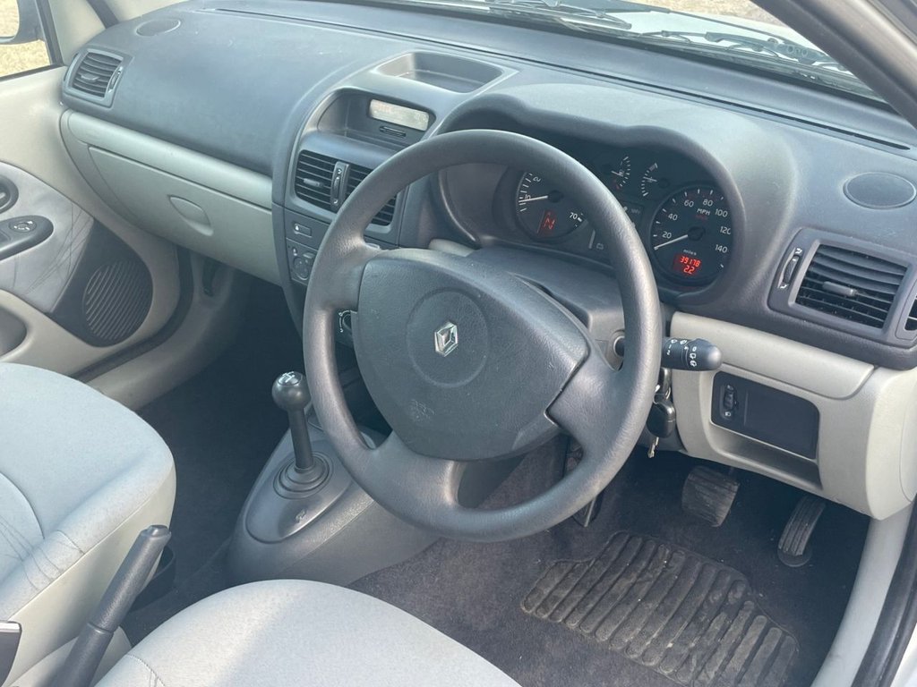 Renault Clio 2002 Interior