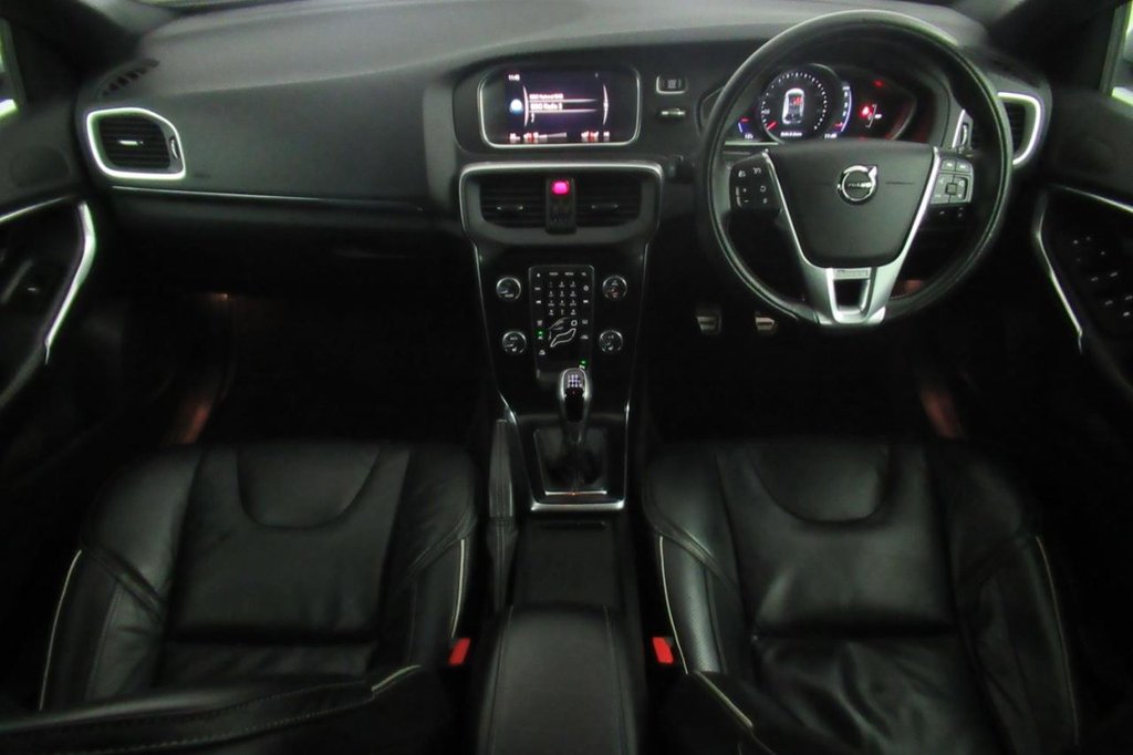 2017 Volvo V40 2.0 D2 R-Design Pro 5D £10,999