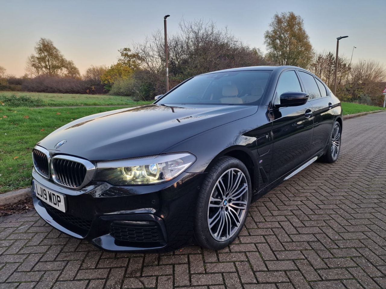 2019 BMW 5 Series 530e M Sport 25 995