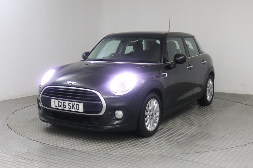 2016 MINI Hatch Cooper Cooper £10,999