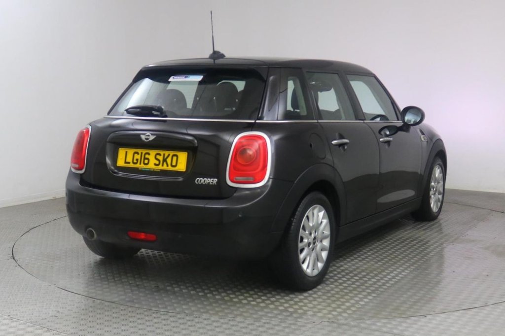 2016 MINI Hatch Cooper Cooper £10,999