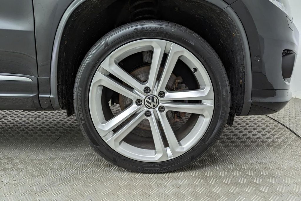 Volkswagen Tiguan 2.0 R Line TDI Bluemotion Technology 4motion 4x4 5D ...