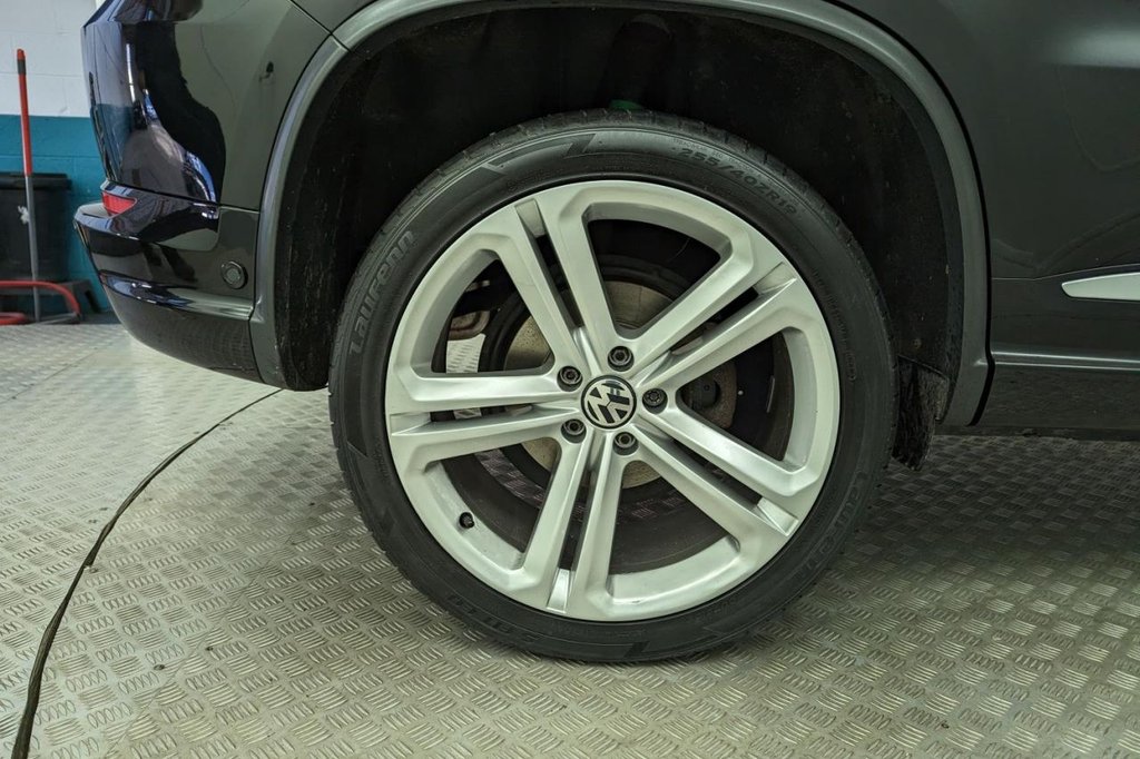 Volkswagen Tiguan 2.0 R Line TDI Bluemotion Technology 4motion 4x4 5D ...