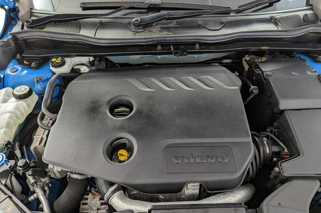 2014 Volvo V40 1.6 D2 R-Design 5D £9,999