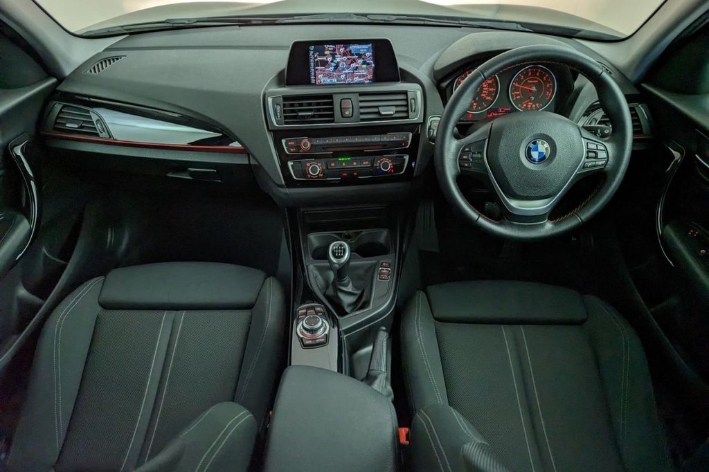 2015 BMW 1 Series 118i Sport £9,999