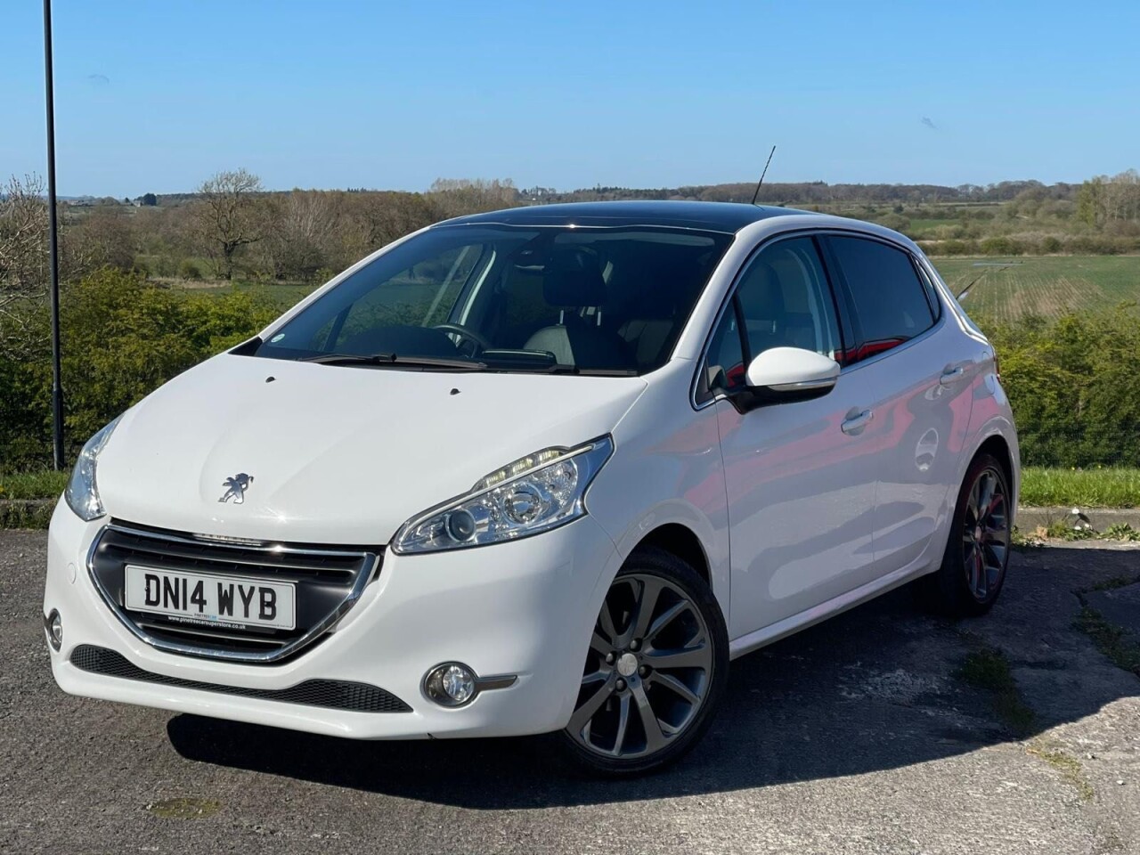 Peugeot 208 White