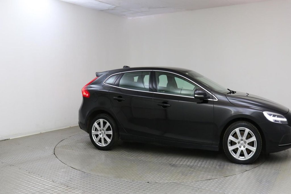 2018 Volvo V40 D4 Inscription £12,499