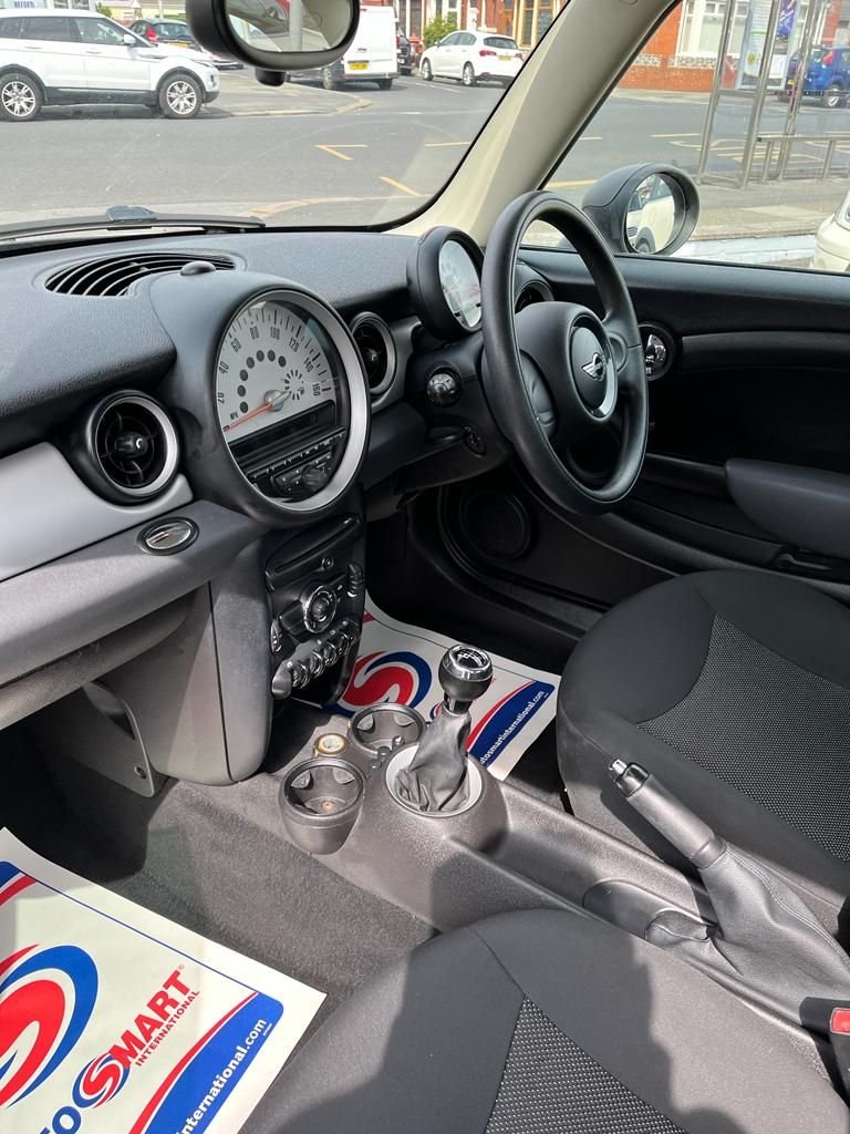 2010 MINI Hatch First 1.6 First 3D 75 BHP £3,295