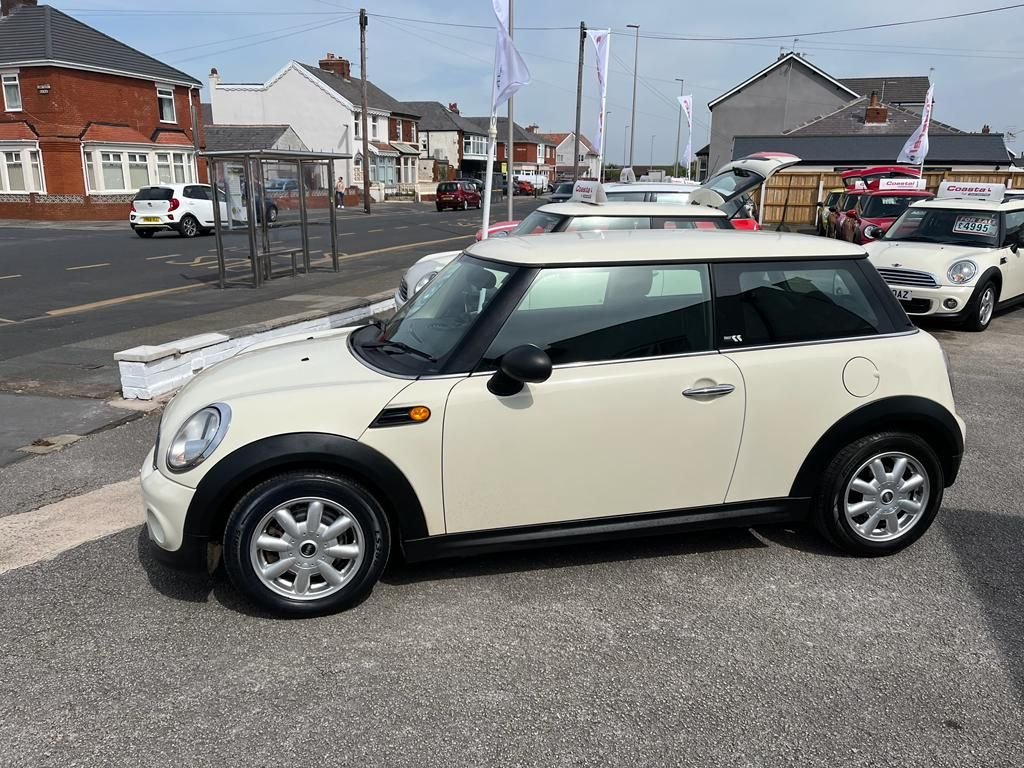 2010 MINI Hatch First 1.6 First 3D 75 BHP £3,295