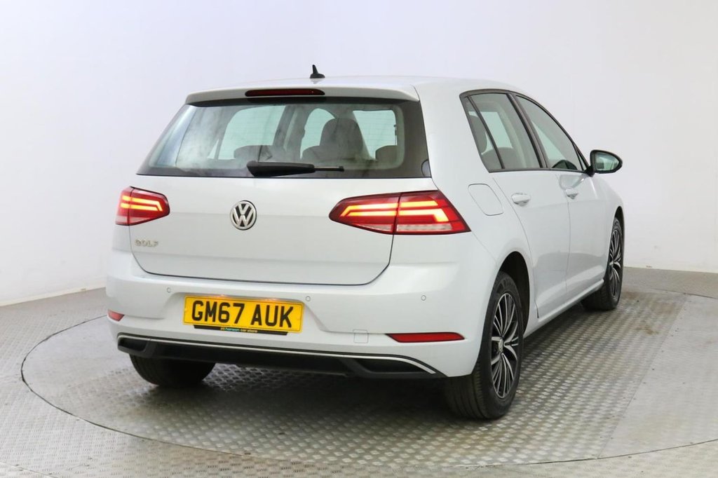 Volkswagen Golf 1.6 SE TDI Bluemotion Technology 5D 114 BHP