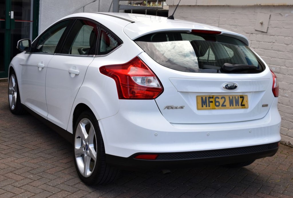 2012 Ford Focus 1.6tdci Titanium 5 Door 6-Speed 115 BHP
