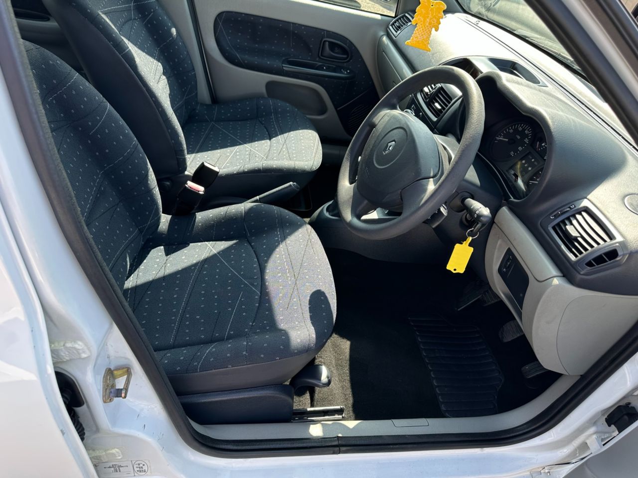 Renault Clio 2002 Interior