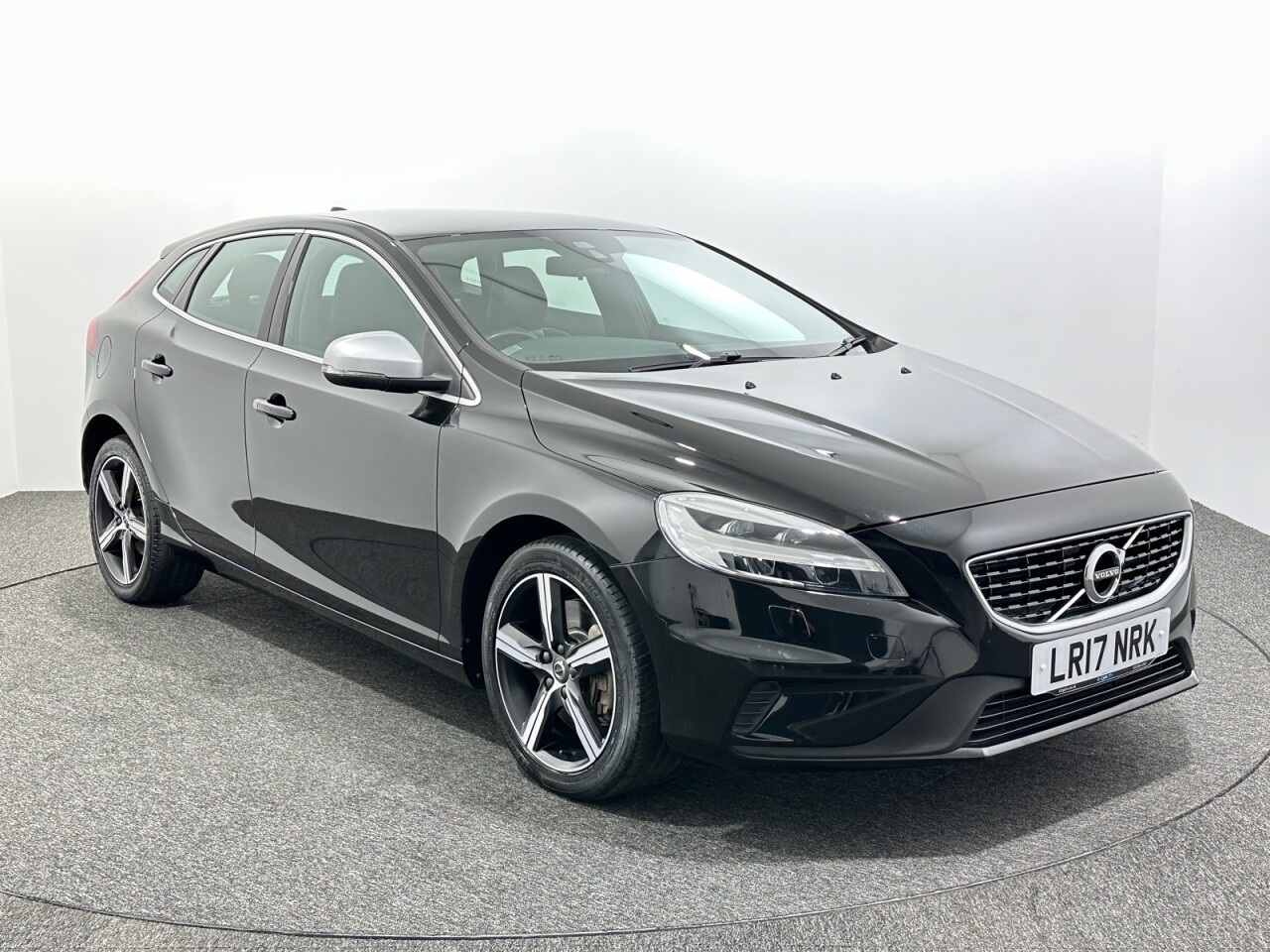 2017 Volvo V40 T2 R-Design £14,450