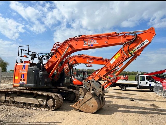 Used Hitachi Zaxis 225 vans for sale. Hitachi Zaxis 225 Dealer Feltham ...