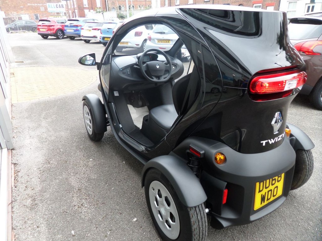 2018 Renault Twizy 0.0 Expression 2D 17 BHP £6,995