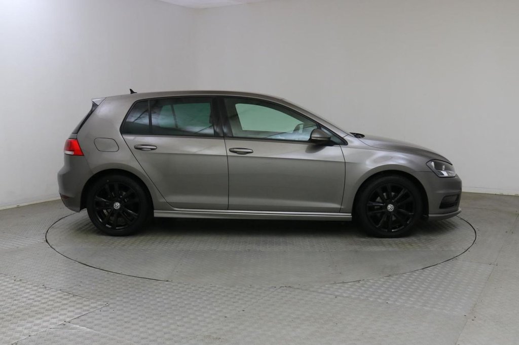 Volkswagen Golf 2.0 R-Line TDI Bluemotion Technology DSg 5D Auto