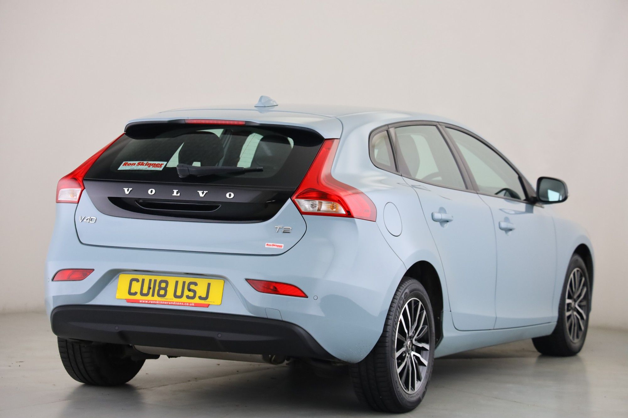 2018 Volvo V40 T2 Momentum Nav Plus £13,299