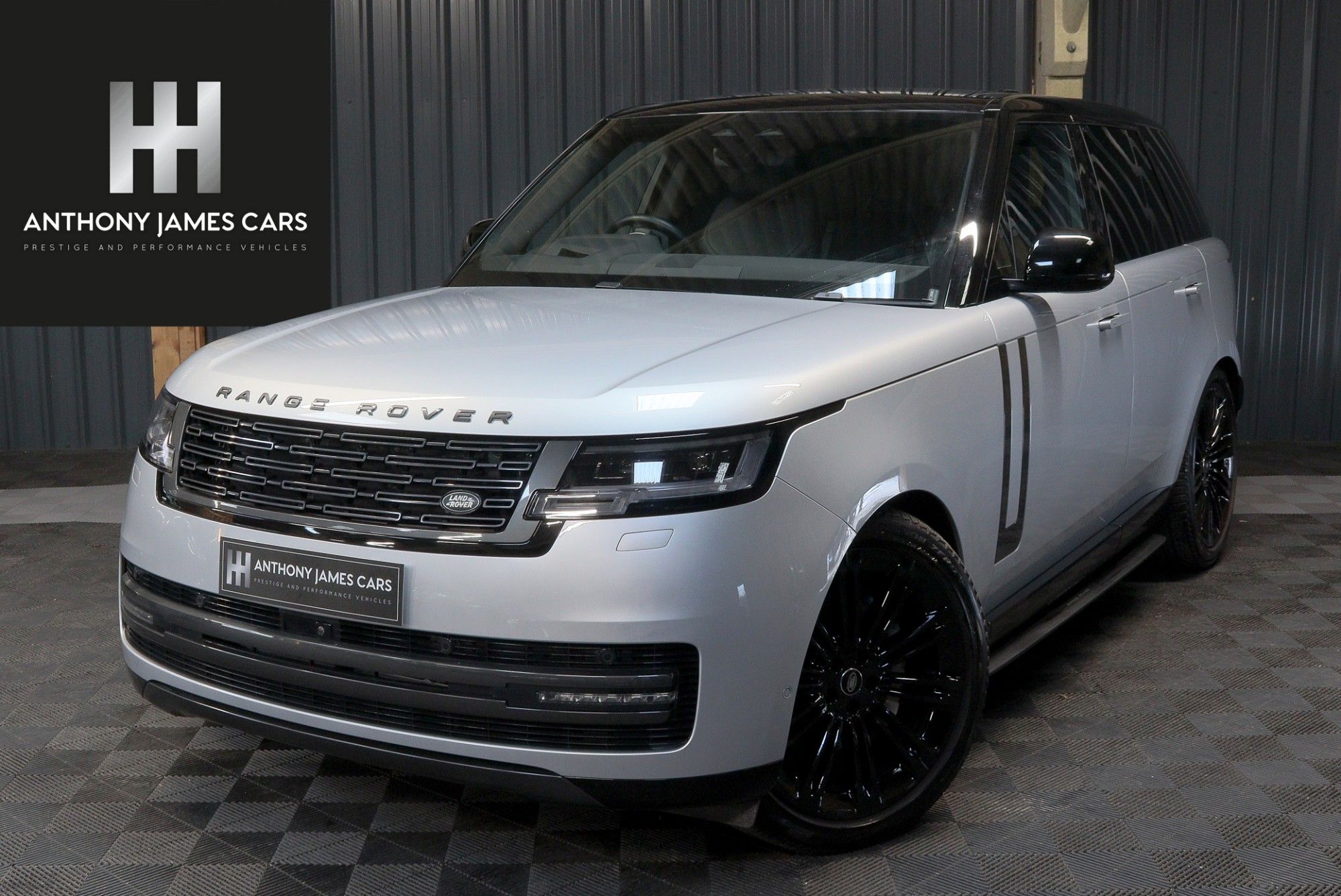 Range Rover Sport 2022 White With Black Roof