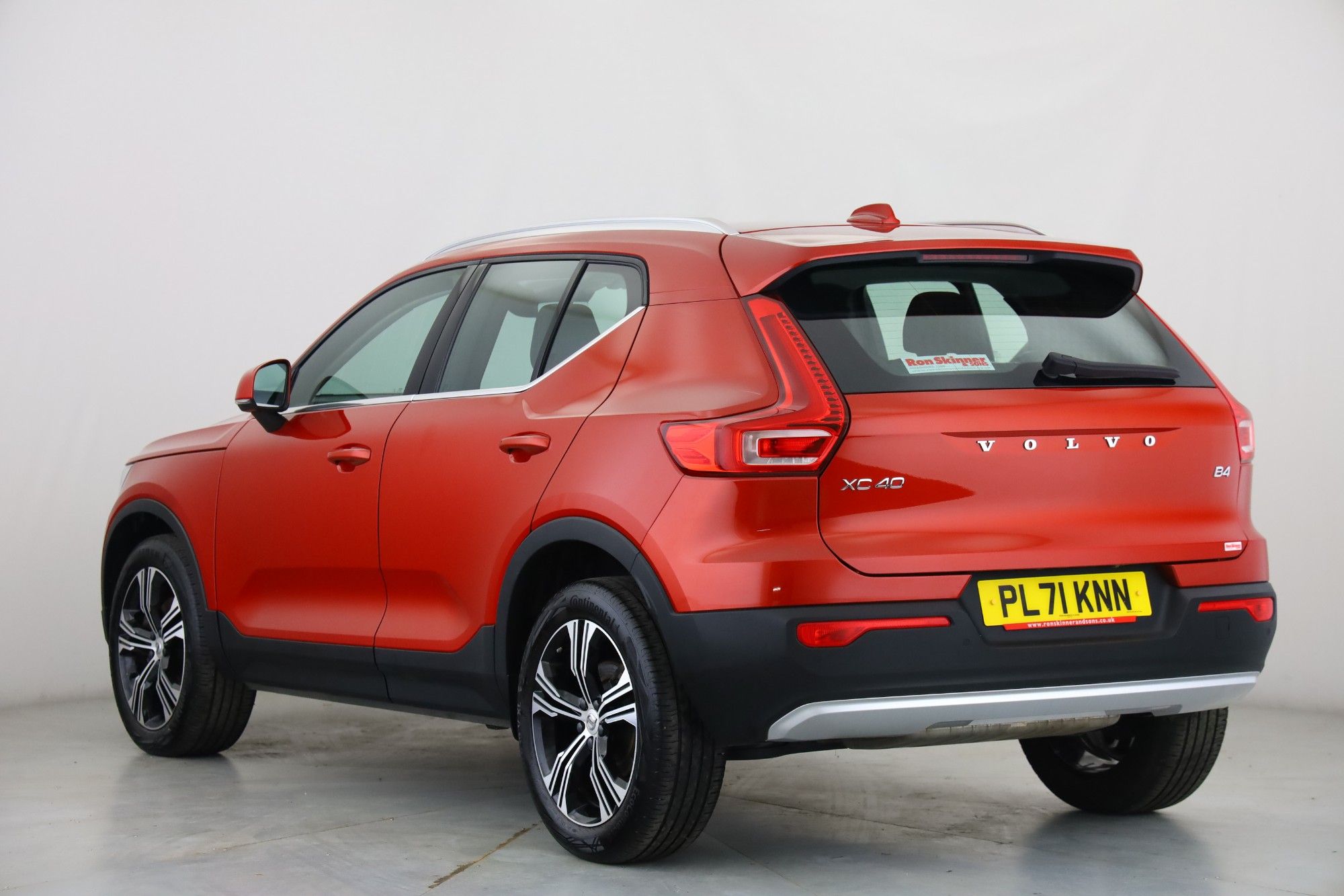 2022 Volvo Xc40 B4 R-Design Pro Mhev £28,699