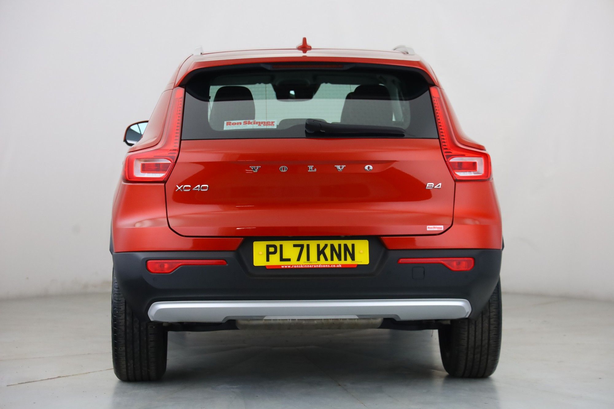2022 Volvo Xc40 B4 R-Design Pro Mhev £28,699