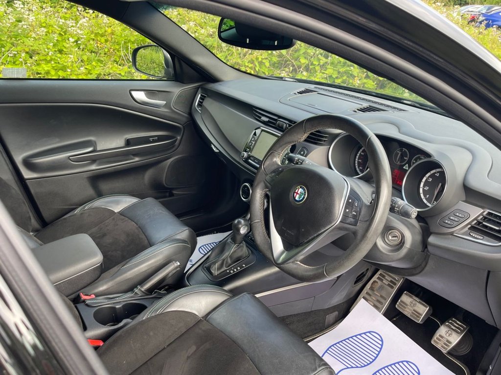 Alfa Romeo Giulietta Interior Alfa Romeo Giulietta 1.6 JTDM 16V TCT,