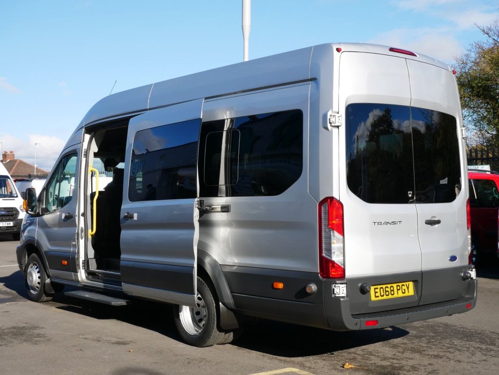 Ford Transit 460 Rwd 2.2 TDCI 125 BHP Xlwb Trend 17 Seater MINIbus