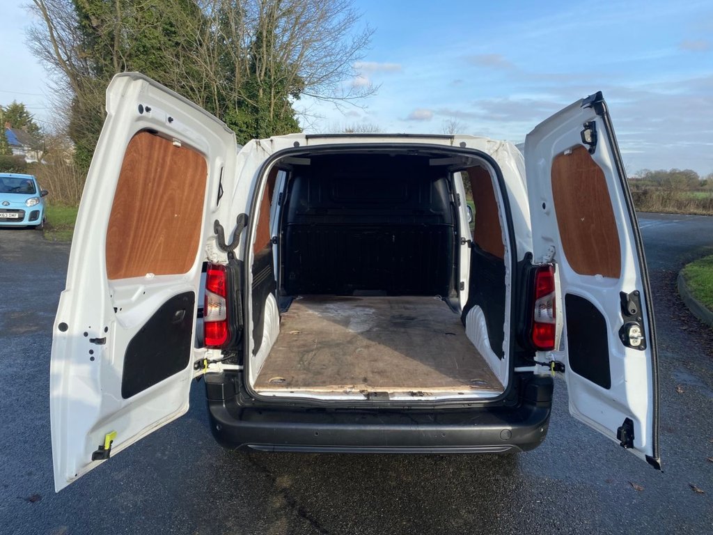 Vauxhall Combo 1.5 Turbo D 2300 Dynamic Panel Van 4dr Diesel Manual L2 H1 Euro 6 (100 Ps)