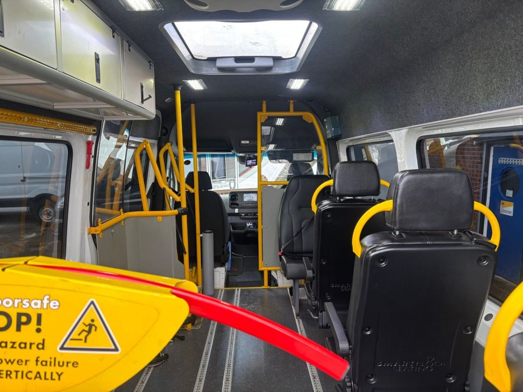 Mercedes-Benz Sprinter 516 CDI MINIbus Wheel Chair Aceess Twin Wheel Auto