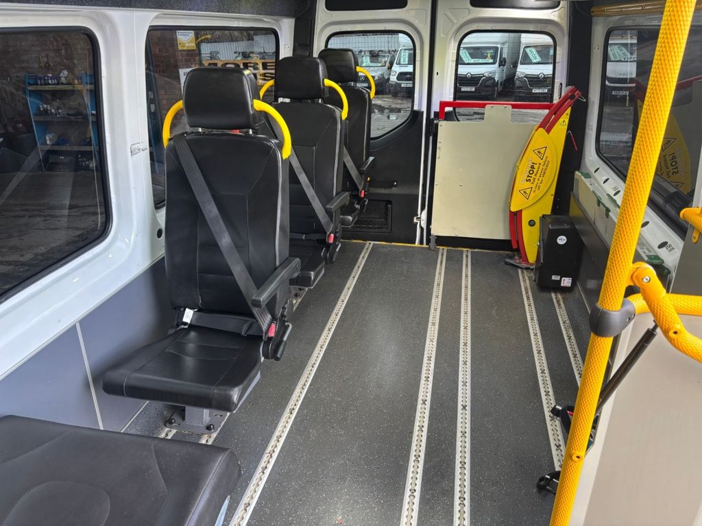 Mercedes-Benz Sprinter 516 CDI MINIbus Wheel Chair Aceess Twin Wheel Auto