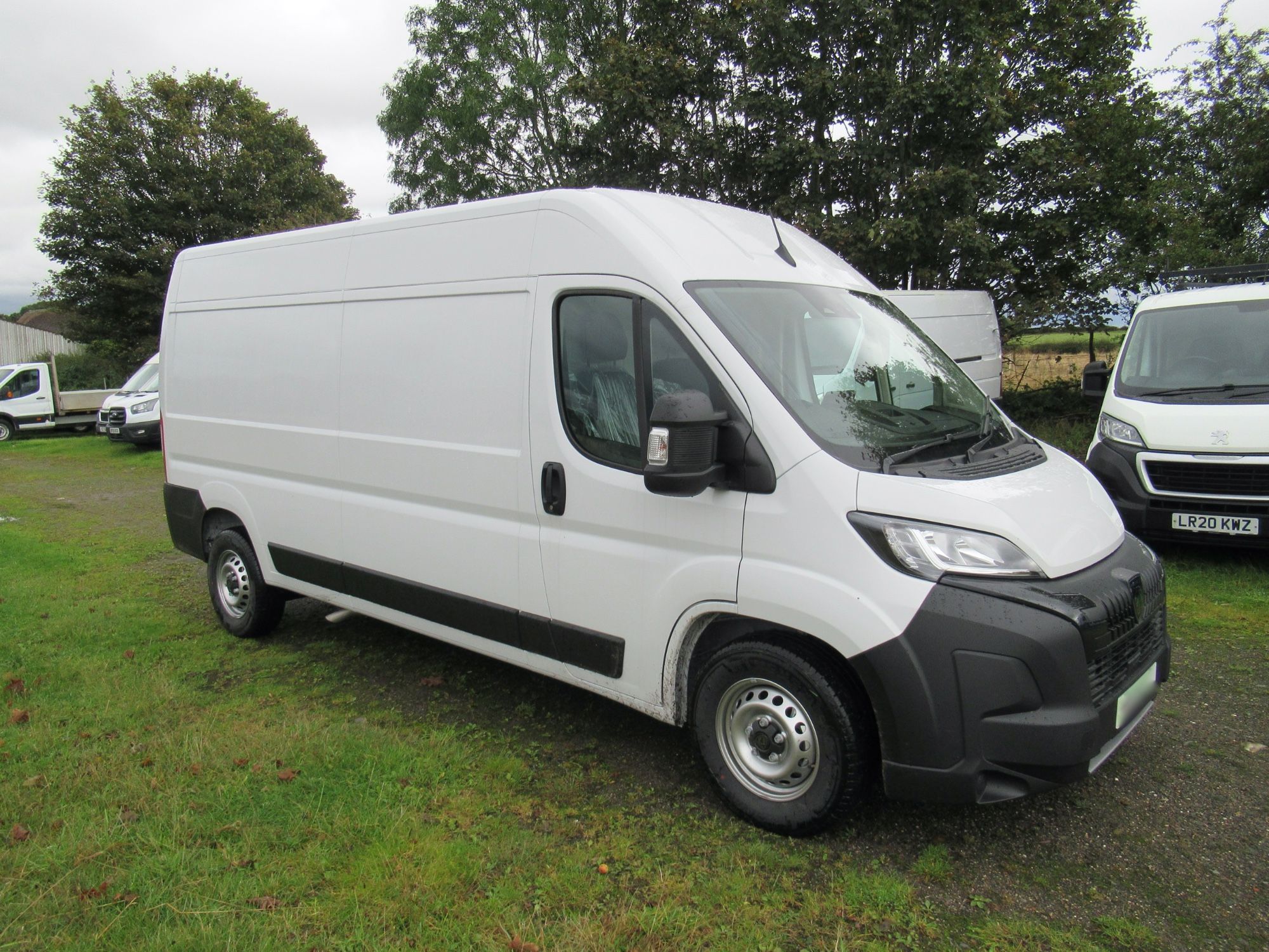 Peugeot Boxer 2.2 Bluehdi 335 Professional Premium + Panel Van 5dr ...