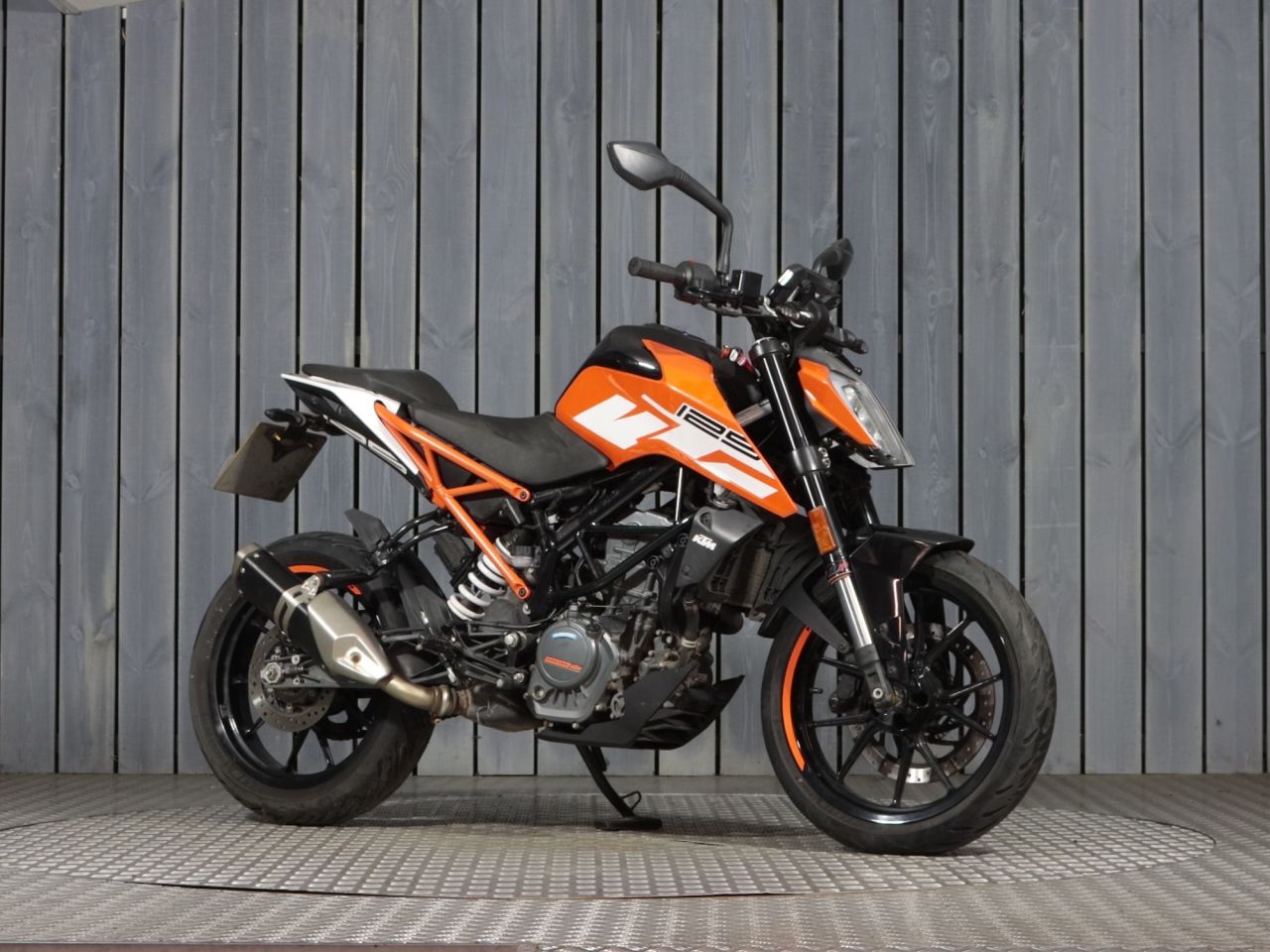 2020 KTM 125 DUKE ORANGE with 2332 miles - Used Motorbikes Dealer ...