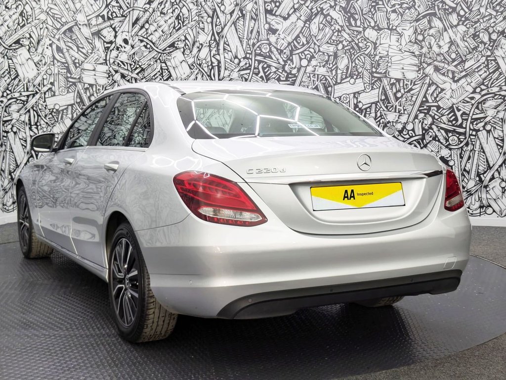 Mercedes-Benz C-Class 2.0 C220d SE Saloon 4dr Diesel G-Tronic+ Euro 6 (s/S) (194 Ps)