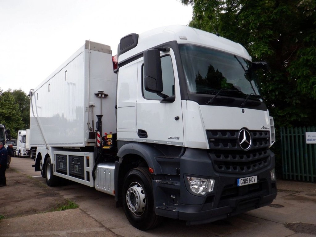Mercedes-Benz Arocs 2019 Mercedes Arocs 2532 6x2 Tipper & Crane