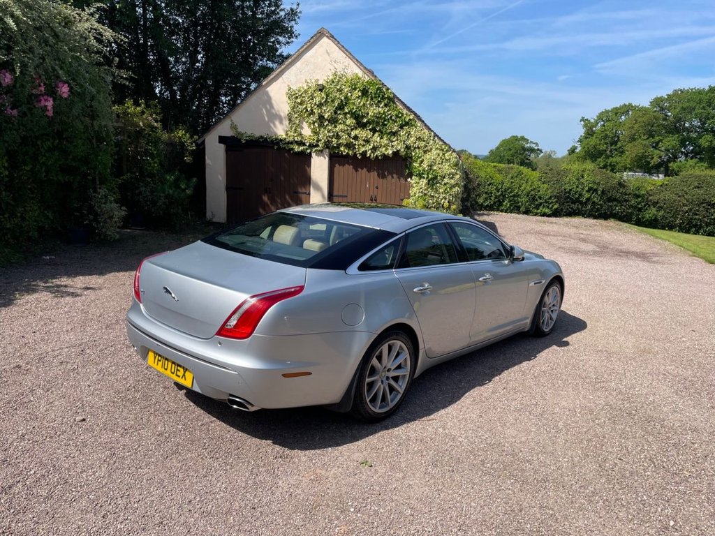Jaguar XJ 3.0d V6 Luxury Saloon 4dr Diesel Auto Euro 5 (275 Ps)