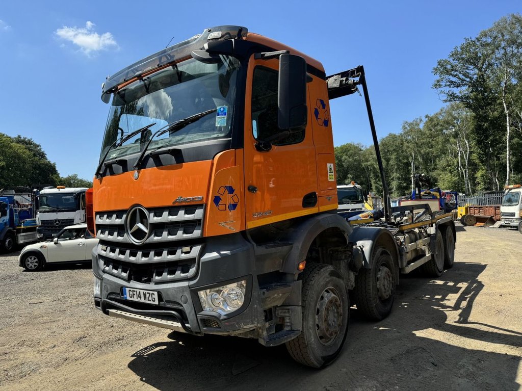 Mercedes-Benz Arocs 2014 Mercedes Arocs 3240 8x4 Hook Loader