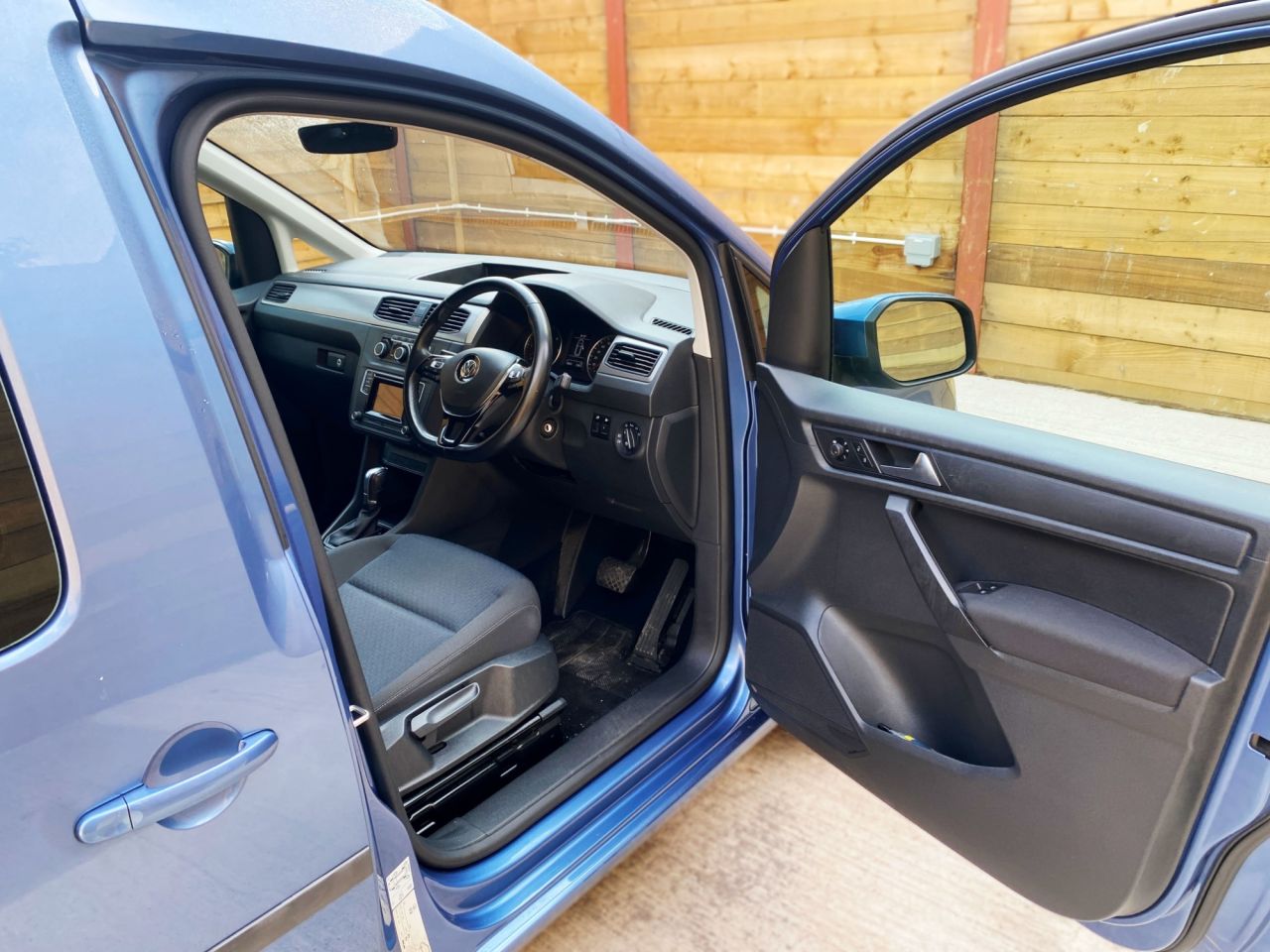Volkswagen Caddy Maxi Life 5 Seat Auto Wheelchair Accessible Disabled ...