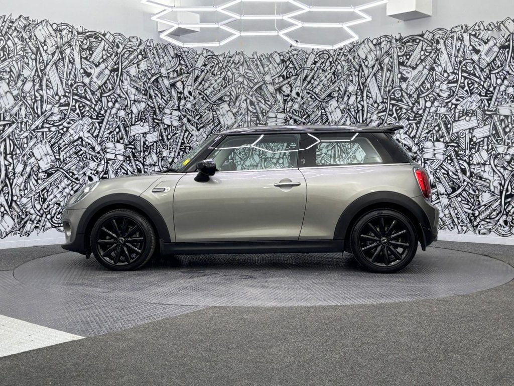 MINI Hatch 1.5 Cooper Exclusive Hatchback 3dr Petrol Manual Euro 6 (s/S ...