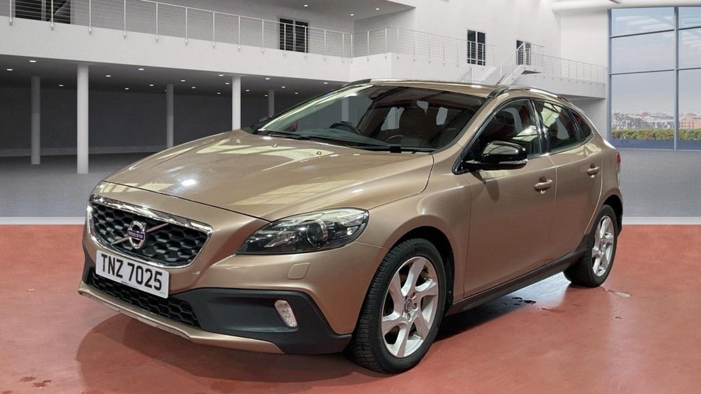 Volvo V40 Cross Country 1.6 D2 Lux Hatchback 5dr Diesel Powershift Euro ...