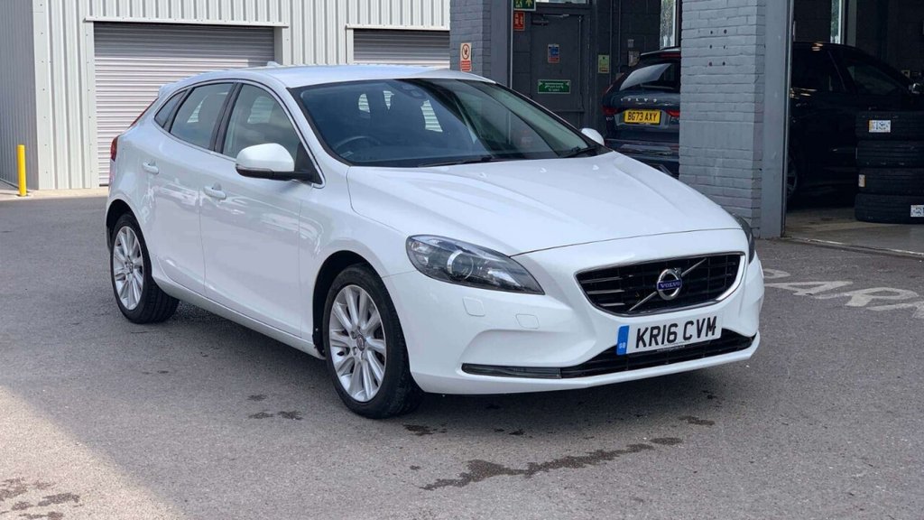 Volvo V40 2.0 D3 SE Lux Nav Hatchback 5dr Diesel Manual Euro 6 (s/S ...